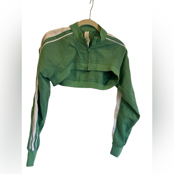 ALO Yoga | Jackets & Coats | Nwot Alo Yoga Cropped Full Zip Jacket ...